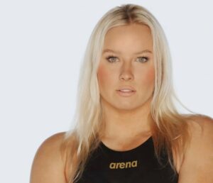 The heart-warming adoption story of Jessica Long, a Paralympic swimmer ...